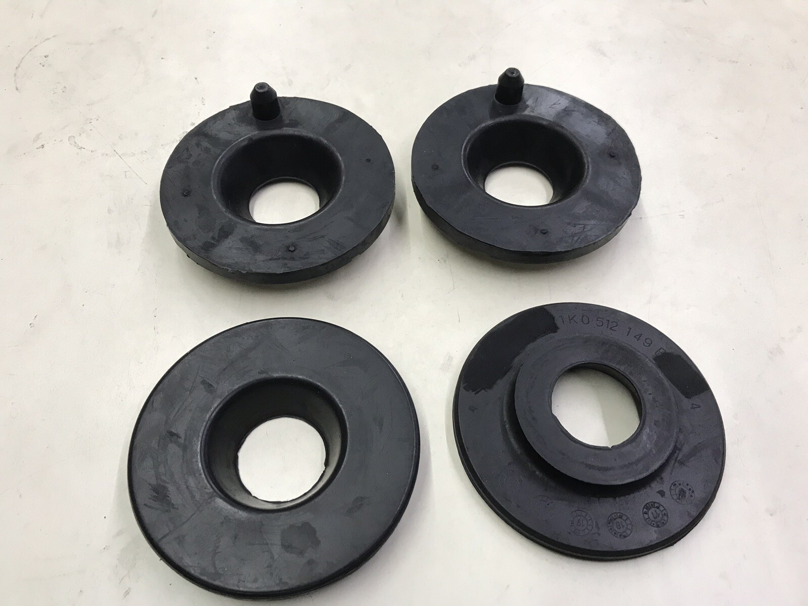 4 X AUDI TT REAR COIL SPRING RUBBER MOUNTS BUFFER 2008 TO 2014 1.8 2.0 ...