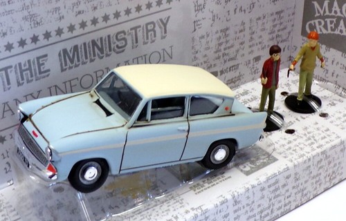 Corgi 1/43 Scale Diecast CC99725 - Flying Ford Anglia - Harry Potter ...