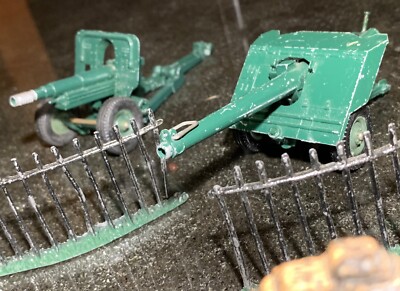 Vintage Lot Britains LTD Gun Models B.A.T Gun #9720 + Diecast Army Gate ...