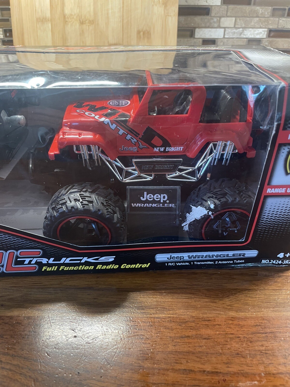 NEW - "New Bright" RC Trucks Jeep Wrangler Red/Black 1:24 Radio Control ...