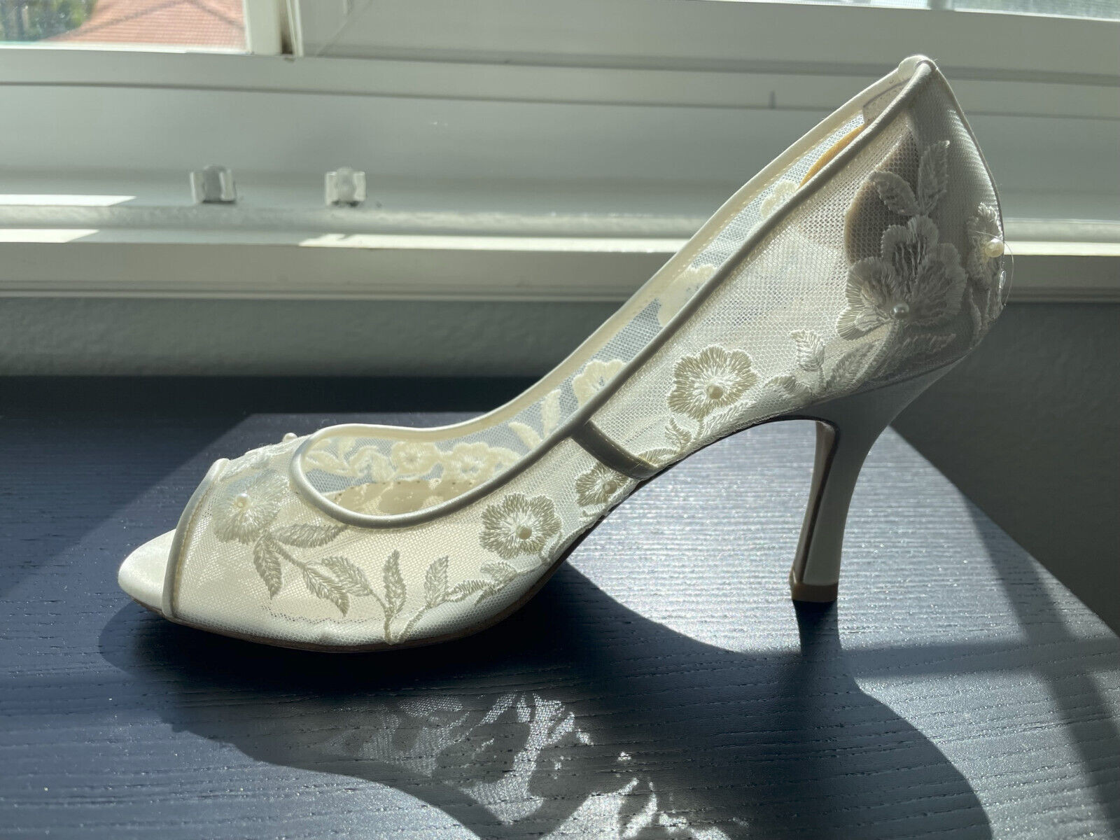 Bella Belle Ivory Lace Embroidered Bridal Wedding Sho… - Gem