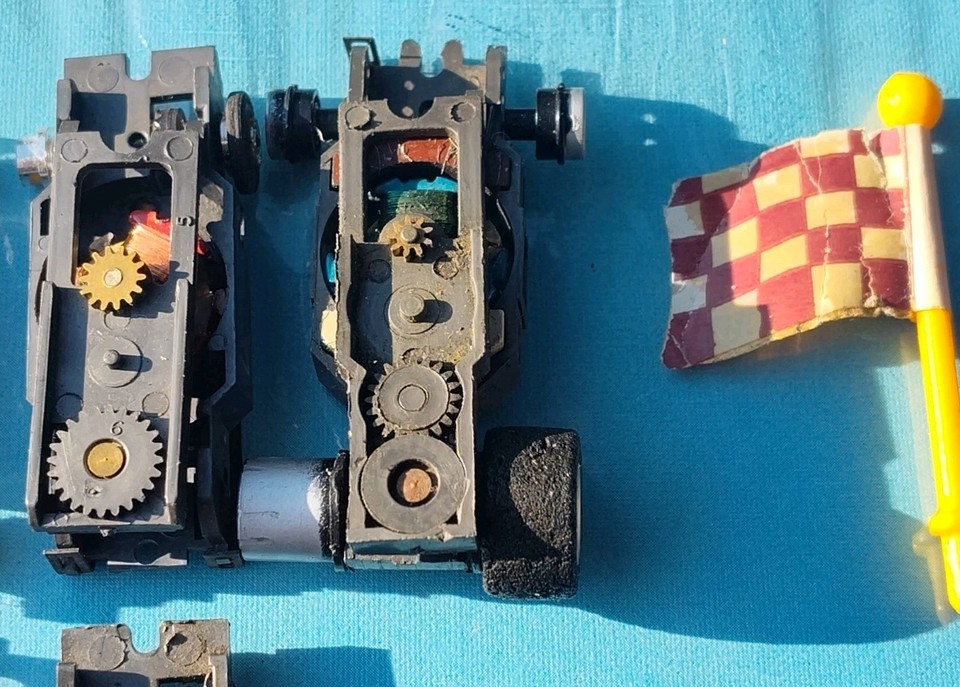 VINTAGE SLOT CAR PARTS LOT SINGAPORE VARIOUS FRAMES ENGINES SEE PHOTOS ...