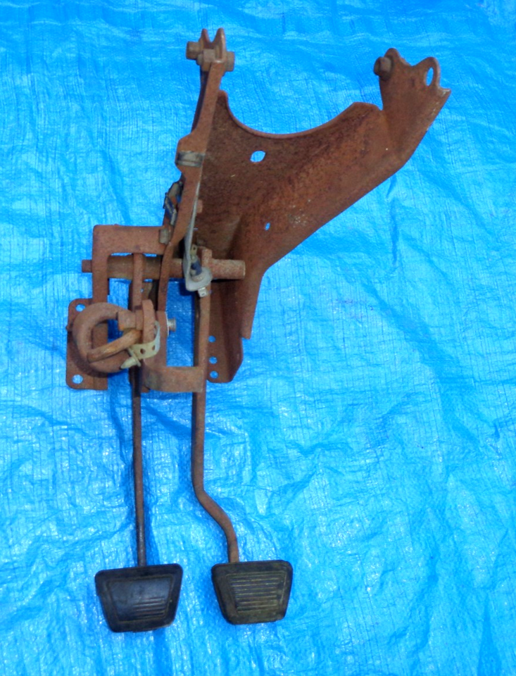 1970-74 MOPAR E-BODY 4-SPEED CLUTCH / BRAKE PEDAL ASSEMBLY GOOD ORIG ...