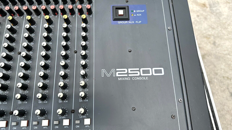 Yamaha M2500 Mixing Console W/PW3000MA Power Supply & Wheeled Case ...