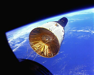 GEMINI 6 VIEWS GEMINI 7 FIRST SPACECRAFT RENDEZVOUS - 8X10 NASA PHOTO ...