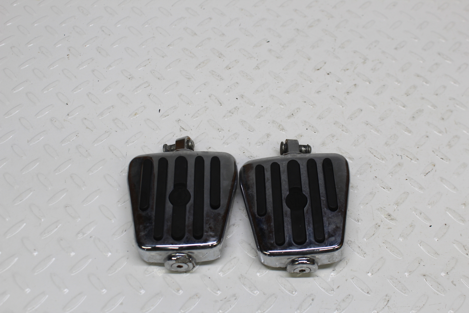 HARLEY-DAVIDSON FRONT FOOT RESTS PEGS STEPS SET PAIR 51327-08 | eBay