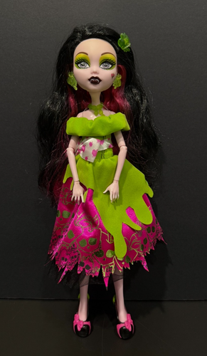 Monster High Doll Draculaura Snow Bite Scary Tales Scarily Ever After ...