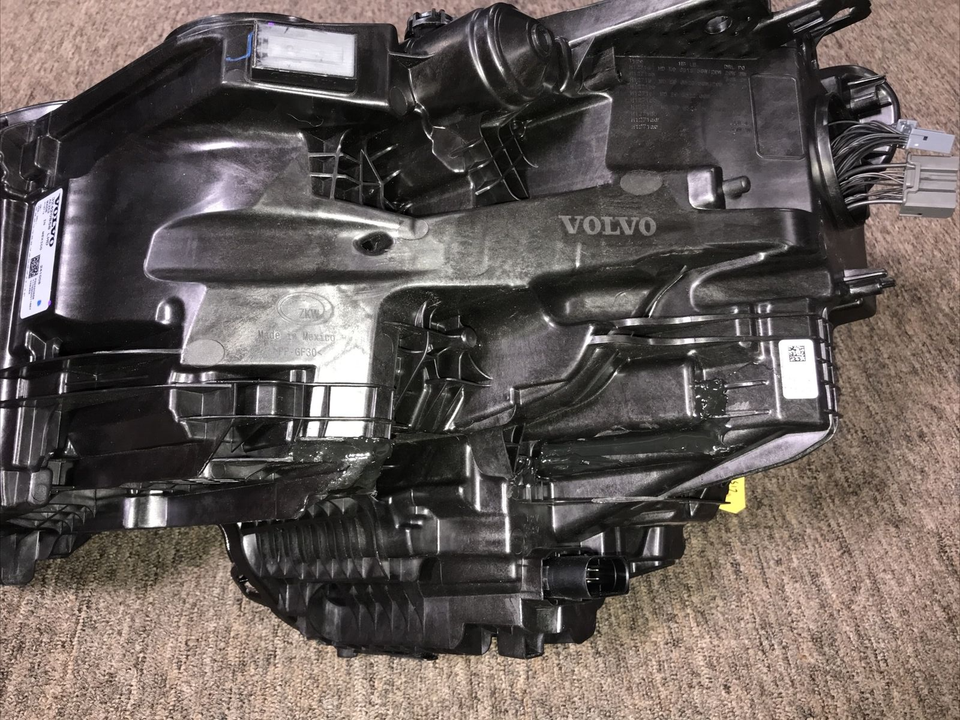 Volvo EX90 Electric 2025 Headlight Headlamps LED. (Right) Part Number ...