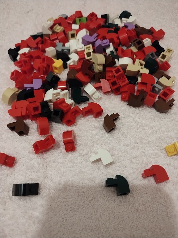 Lego -1x1 Slope w/1x1 Plate - 150 count - Assorted Colors - Free ...
