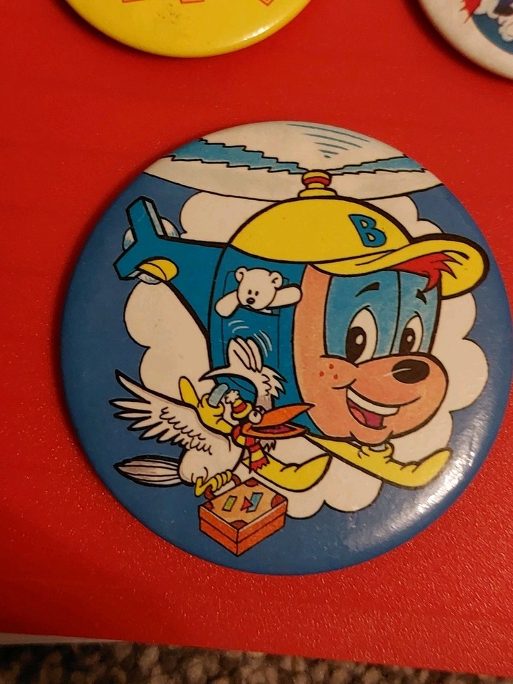 11 x CARTOON AND CHARACTER PIN BADGES.SILVER SURFER,TWEETY,JERRY,BASIL ...