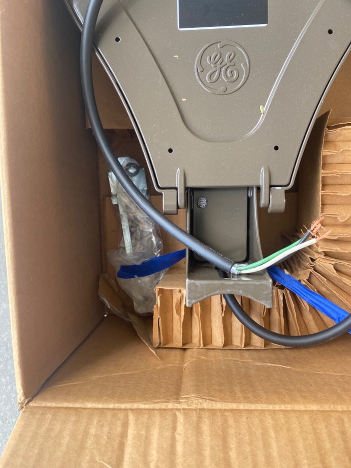 GE GEH-6049 EACL EVOLVE LED AREA LIGHT | eBay