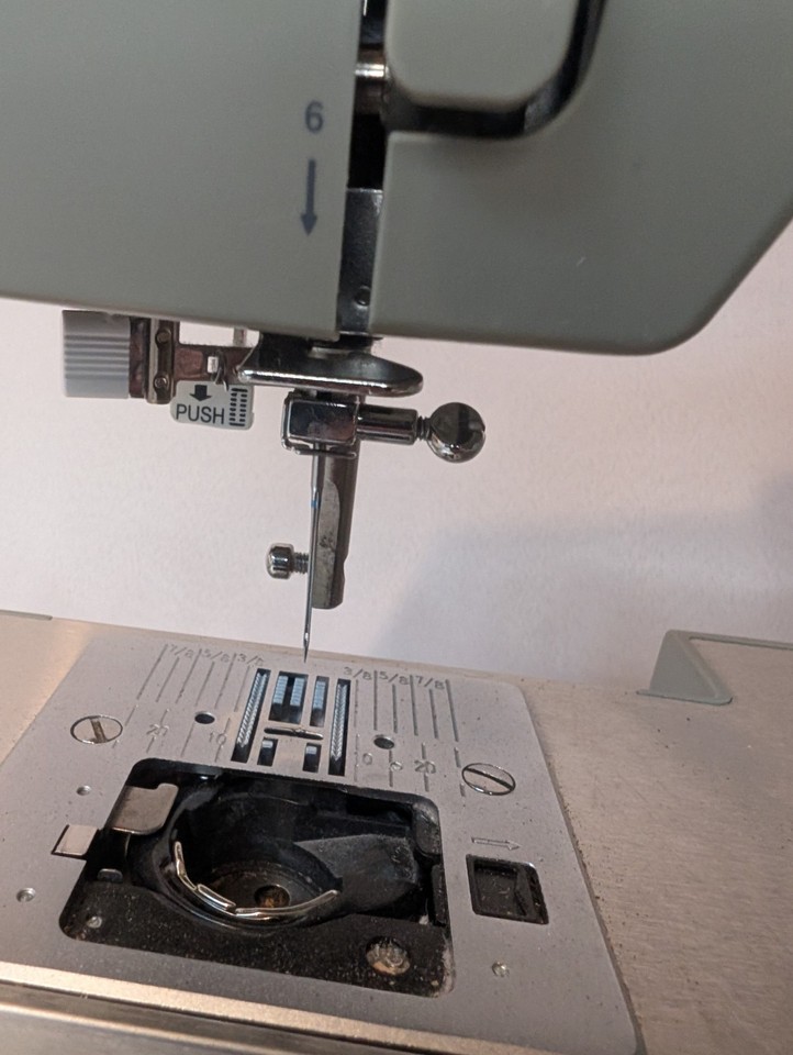 Singer Heavy Duty Sewing Machine 4452 (For Parts) Please Read! No Cord ...