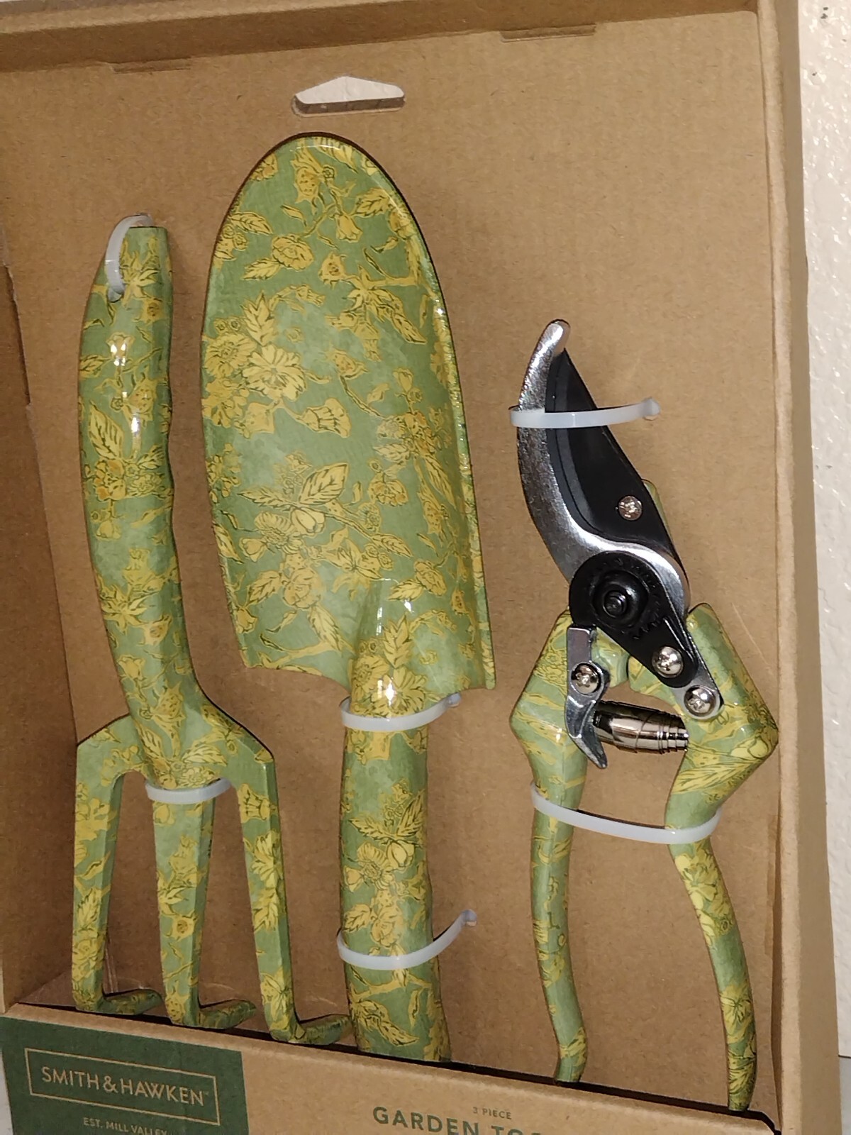 SMITH & HAWKEN GARDEN TOOL SET ALUMINUM PRUNER CULTIVATOR TROWEL GREEN ...