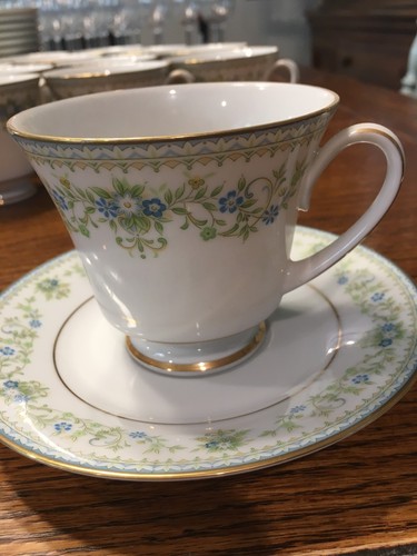 NORITAKE SPRING MEADOW CHINA (84pc) 12 Settings; Hostess Serving Set ...