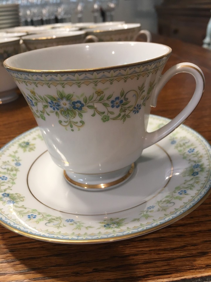 NORITAKE SPRING MEADOW CHINA (84pc) 12 Settings; Hostess Serving Set ...