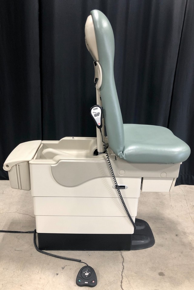 Midmark 623-007 Barrier Free Power Exam Table with Footswitch & Hand ...