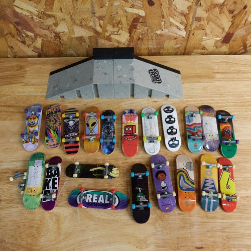 Lot Of 20 Tech Decks Finger Skateboards Fun Skate Toys with Ramp | eBay