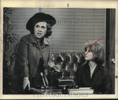1975 Press Photo Actress Doris Roberts in Scene From Television Series ...
