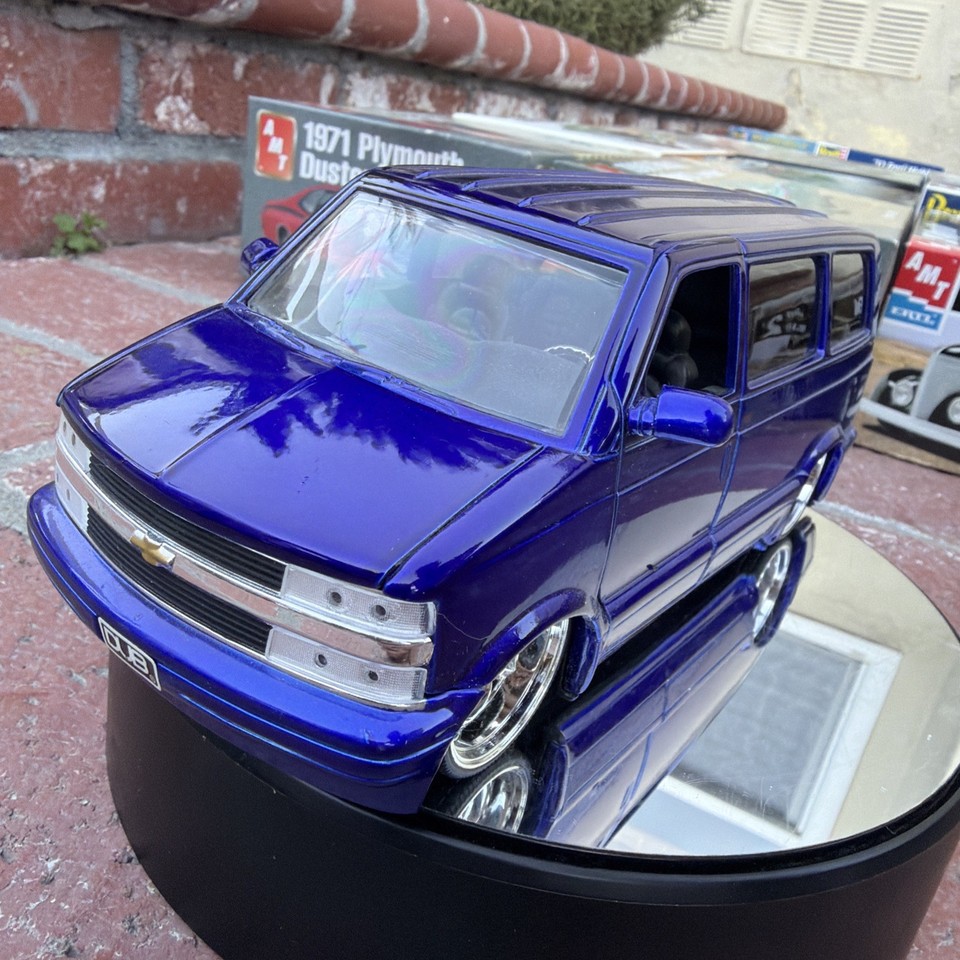 Jada Toys Dub Edition, 2001 Chevrolet Astro Van Scale 1–24 Number 50191 ...