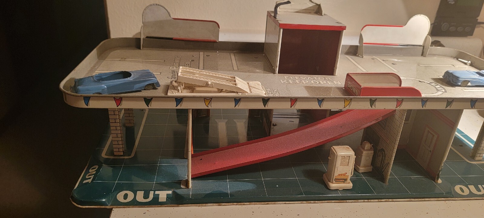 LOUIS MARX 1950’s TIN LITHO MARX DAY NITE SERVICE STATION WITH SKY VIEW ...