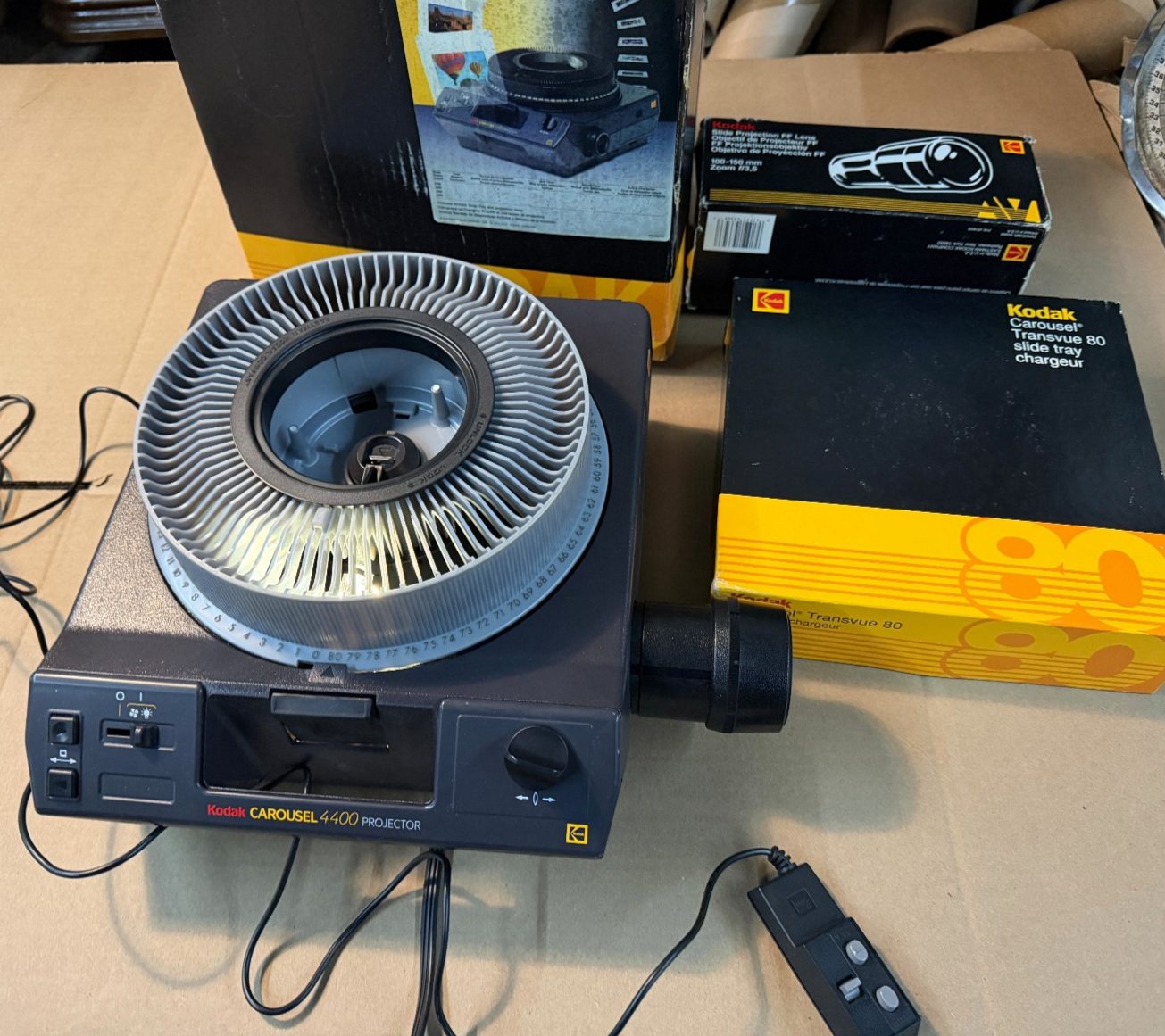 Kodak Carousel 4400 Slide Projector with Lens, Remote, Carousel, box | eBay