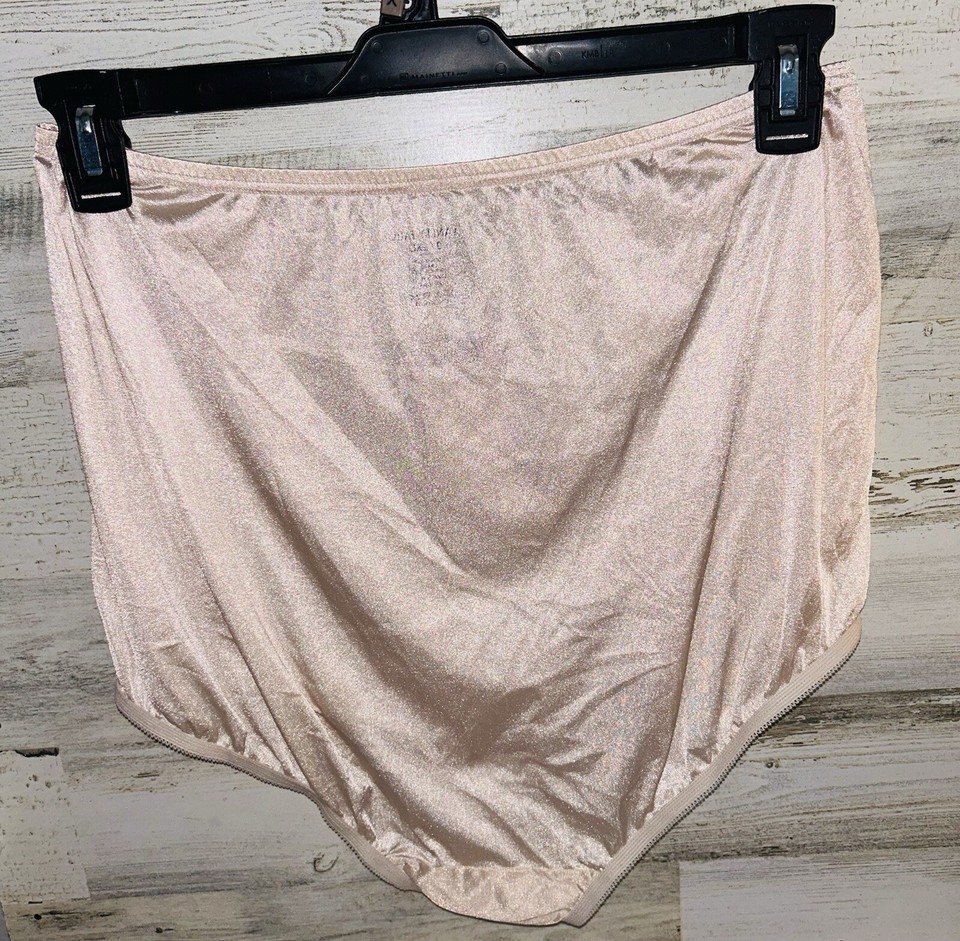 Vanity Fair Perfectly Yours Ravissant Tailored Brief 15712 9 2XL Fawn ...