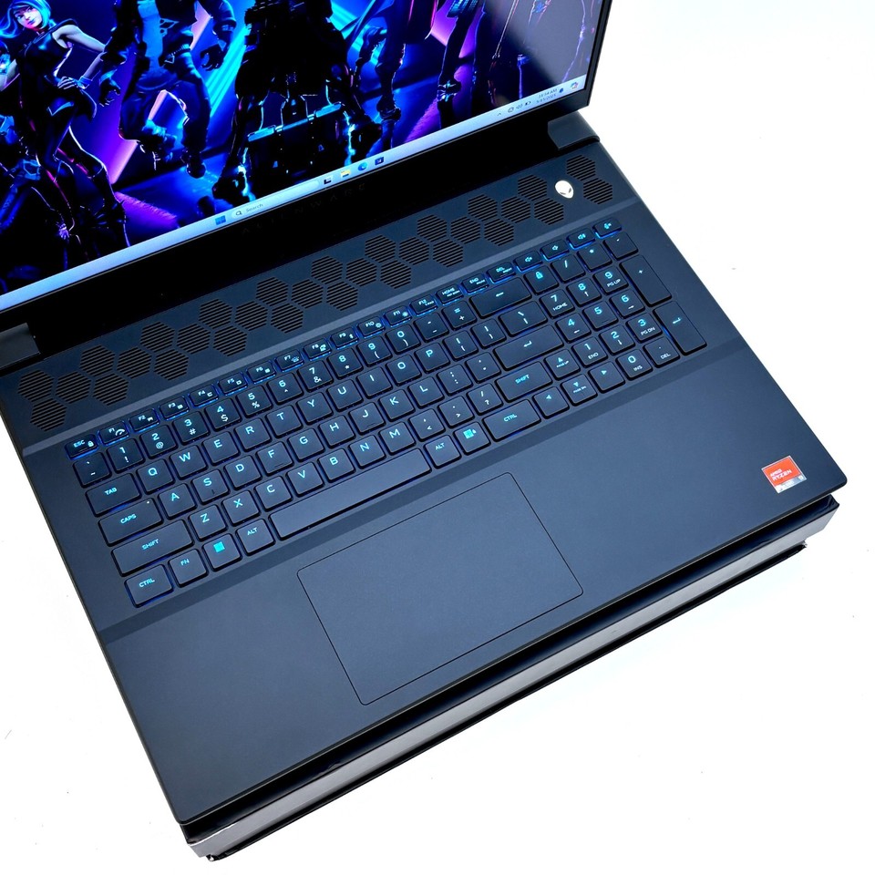 Alienware M18 R1 AMD 18" FHD+ RYZEN 9 7945HX 32GB RAM 1TB SSD RTX 4070 ...