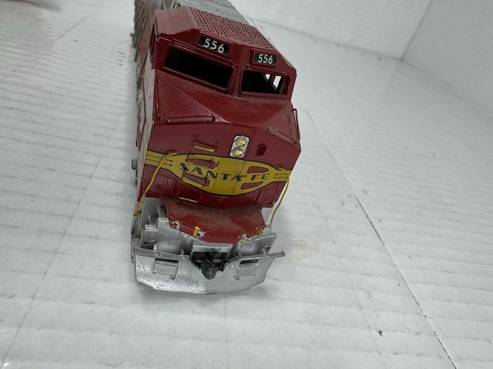 Athena Rn Ho Scale Dash 8 Santa Fe Diesel Locomotive #556 For Train Set ...