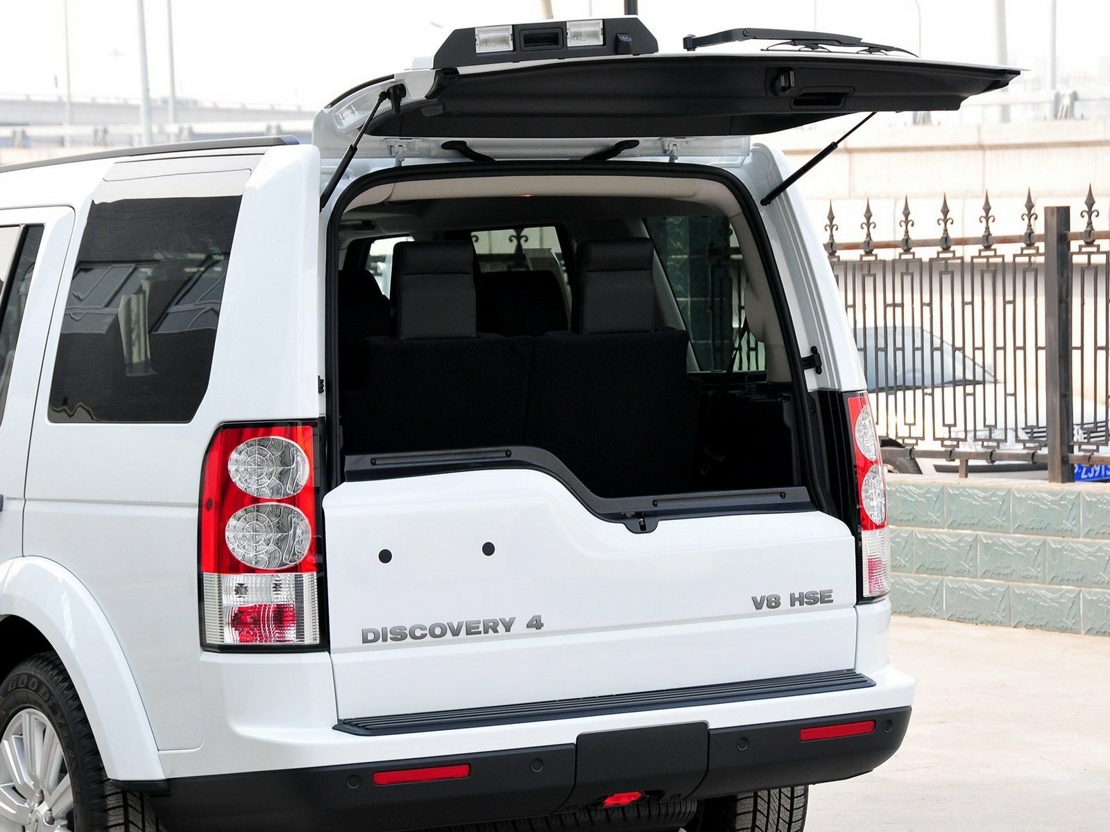 Pair Land Rover Discovery 3 4 Rear Tailgate Boot Gas Struts Replacment ...