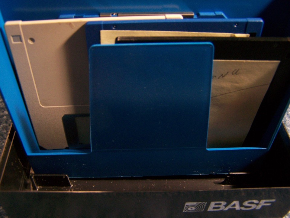 5.25 Floppy Case w/ 22 floppy disks & (4) 3.5" diskettes with Commodore ...