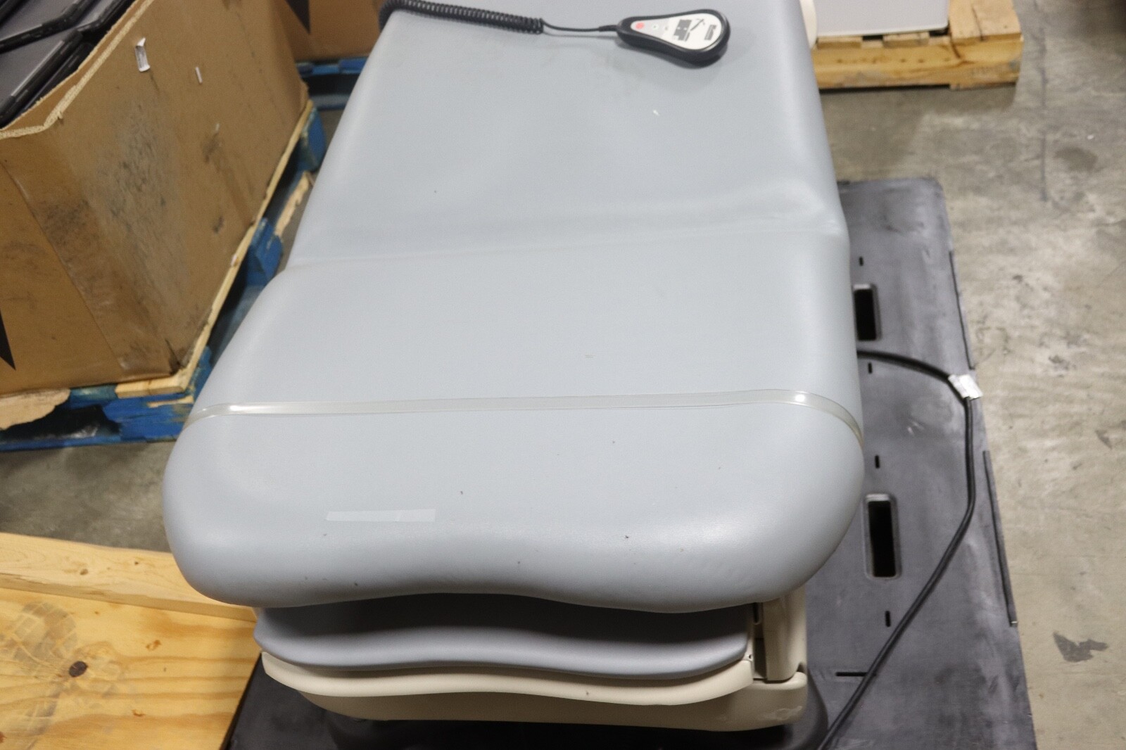Midmark 625 Barrier Free Bariatric Exam Table / Footswitch & Hand ...