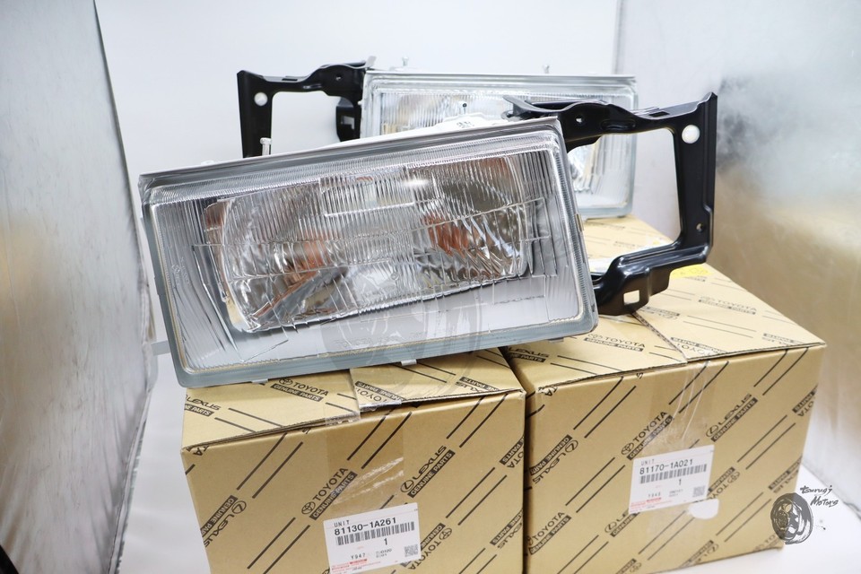 TOYOTA Genuine Late Model AE86 Corolla Levin Headlights Rh&Lh SET OEM ...