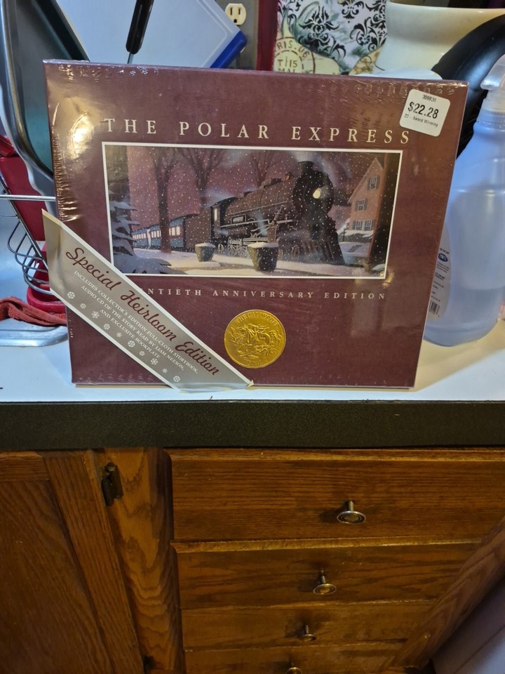The Polar Express Holiday Gift Set DVD Movie Sleigh Bell Story CD ...