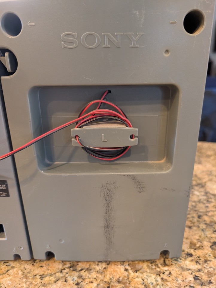 VINTAGE SONY BOOMBOX SPEAKERS HANDLE ELECTRIC BATTERY CD / CASSETTE CFD ...