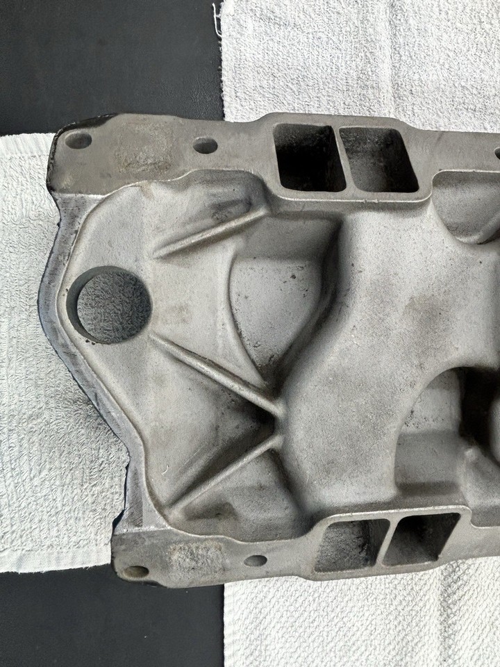 Sale‼️Edelbrock C4B/Small Block Chevy/Intake Manifold/Good Cond/paint ...