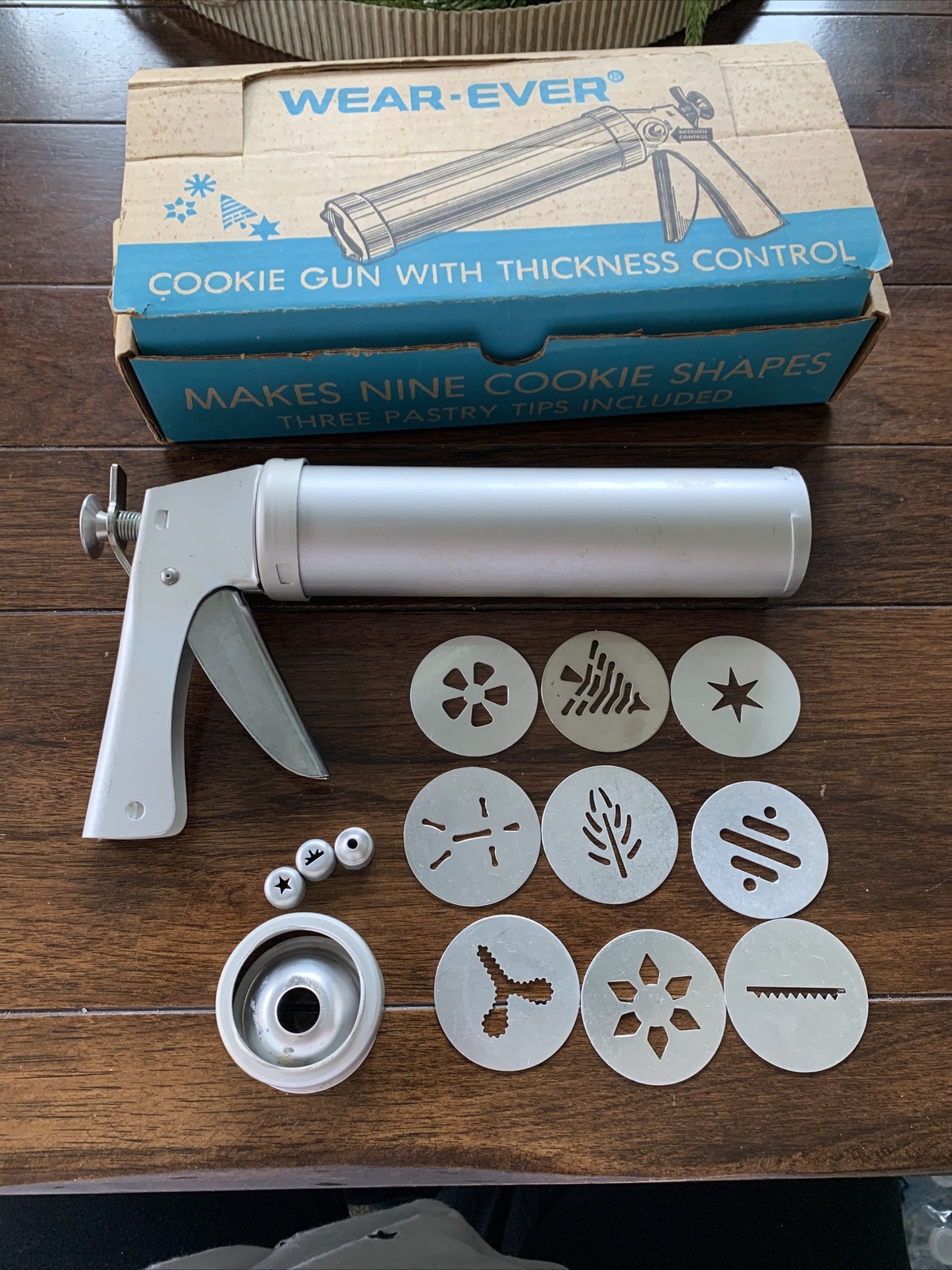 Vintage Wear-Ever Cookie Gun With Thickness Control W Accessories ...