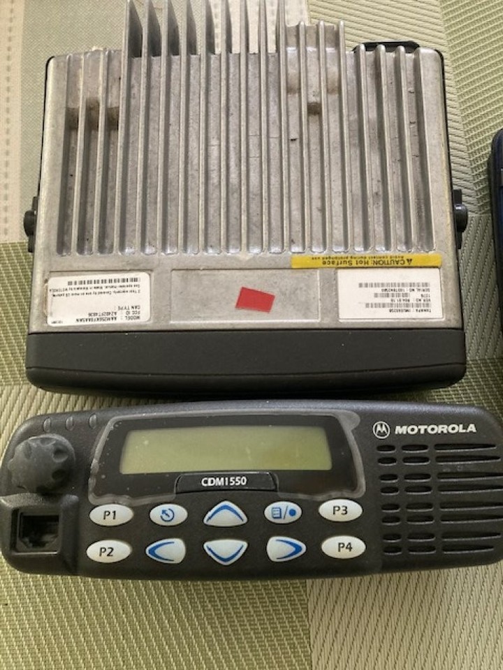 Motorola CDM-1550 UHF 450-520, 40 Watt, Tested, W/ Remote Kit installed ...