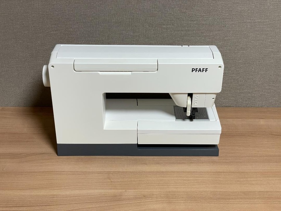 Pfaff Expression 2.0 Computerized Sewing Machine with Foot Controller ...