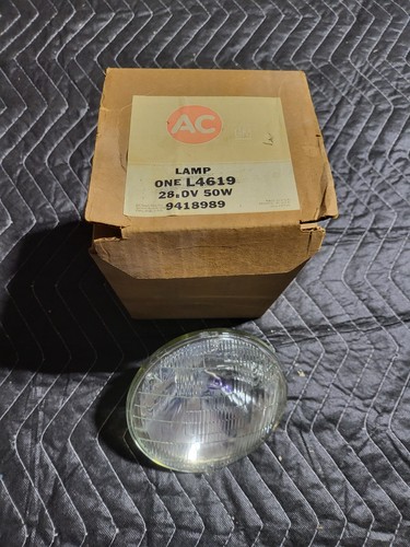 New AC Guide #4619 Sealed Beam Military Light Bulb 28 Volt 2 prong | eBay