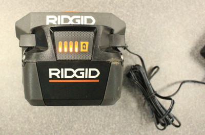 RIDGID R86093 18V Lithium-Ion Battery Charger & R840040 4Ah Max Output ...