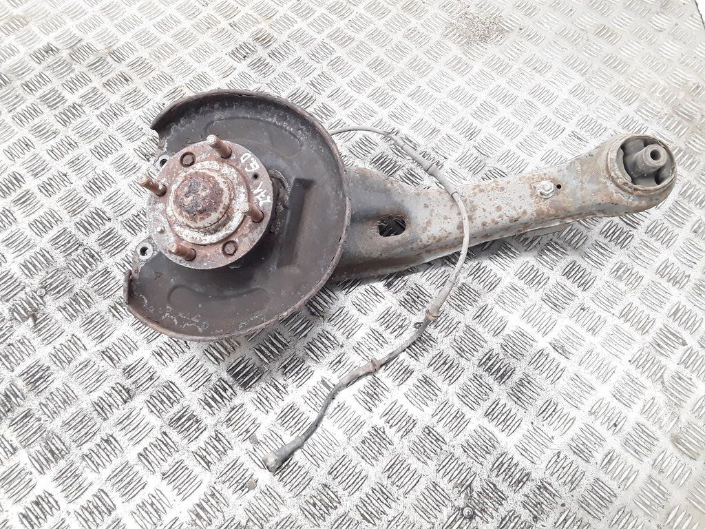 Volvo V40 MK1 2.0T 118kW Petrol Estate 1998 Rear right wheel hub ...