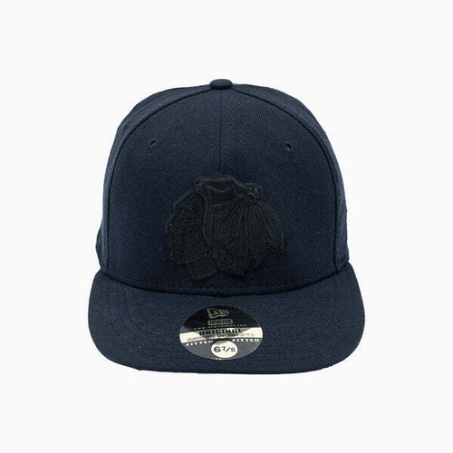New Era Chicago Blackhawks 59FIFTY Fitted Hat Black Tonal NHL Blackout ...