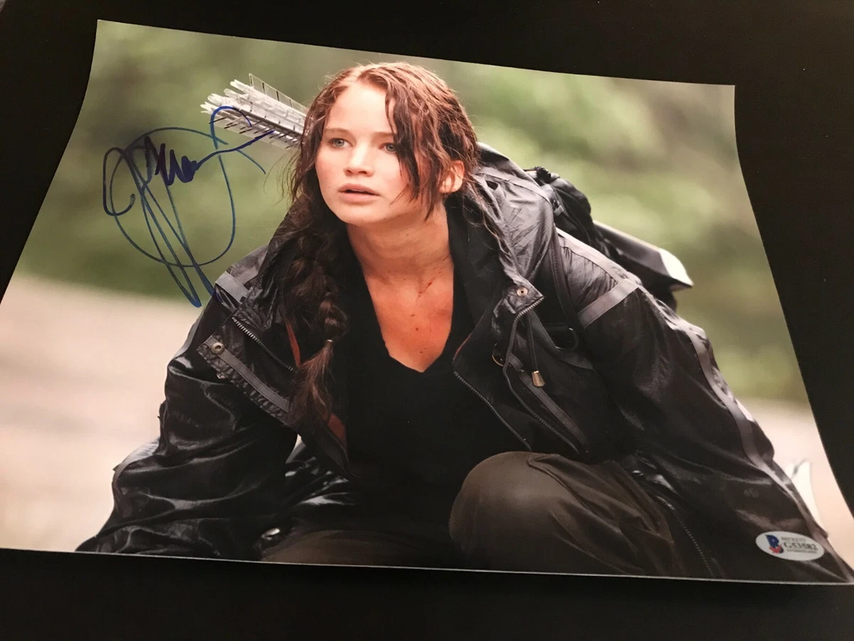 Jennifer Lawrence Signing Autographs