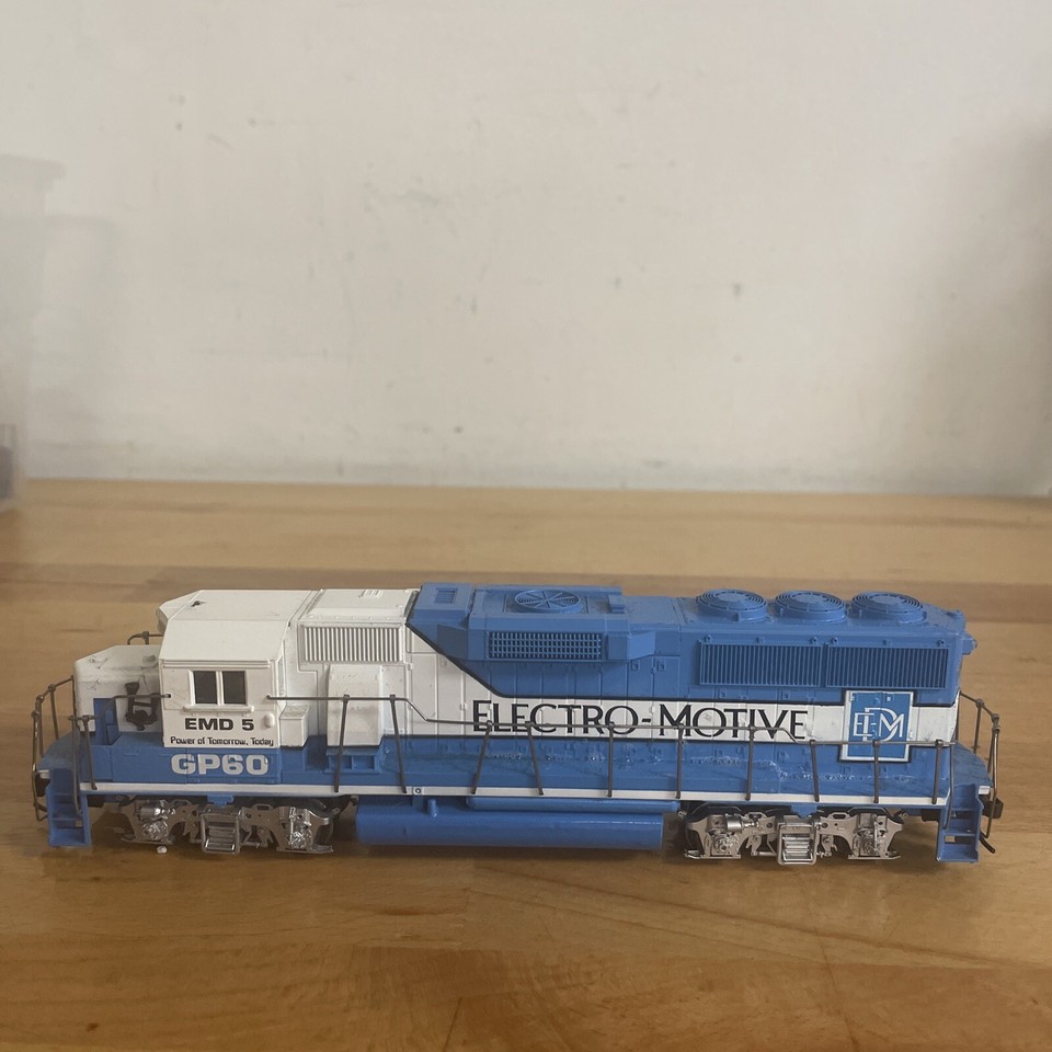 ATHEARN~ EMD DEMO GP60 DUMMY LOCOMOTIVE # 5 ~ ELECTRO-MOTIVE~HO SCALE ...