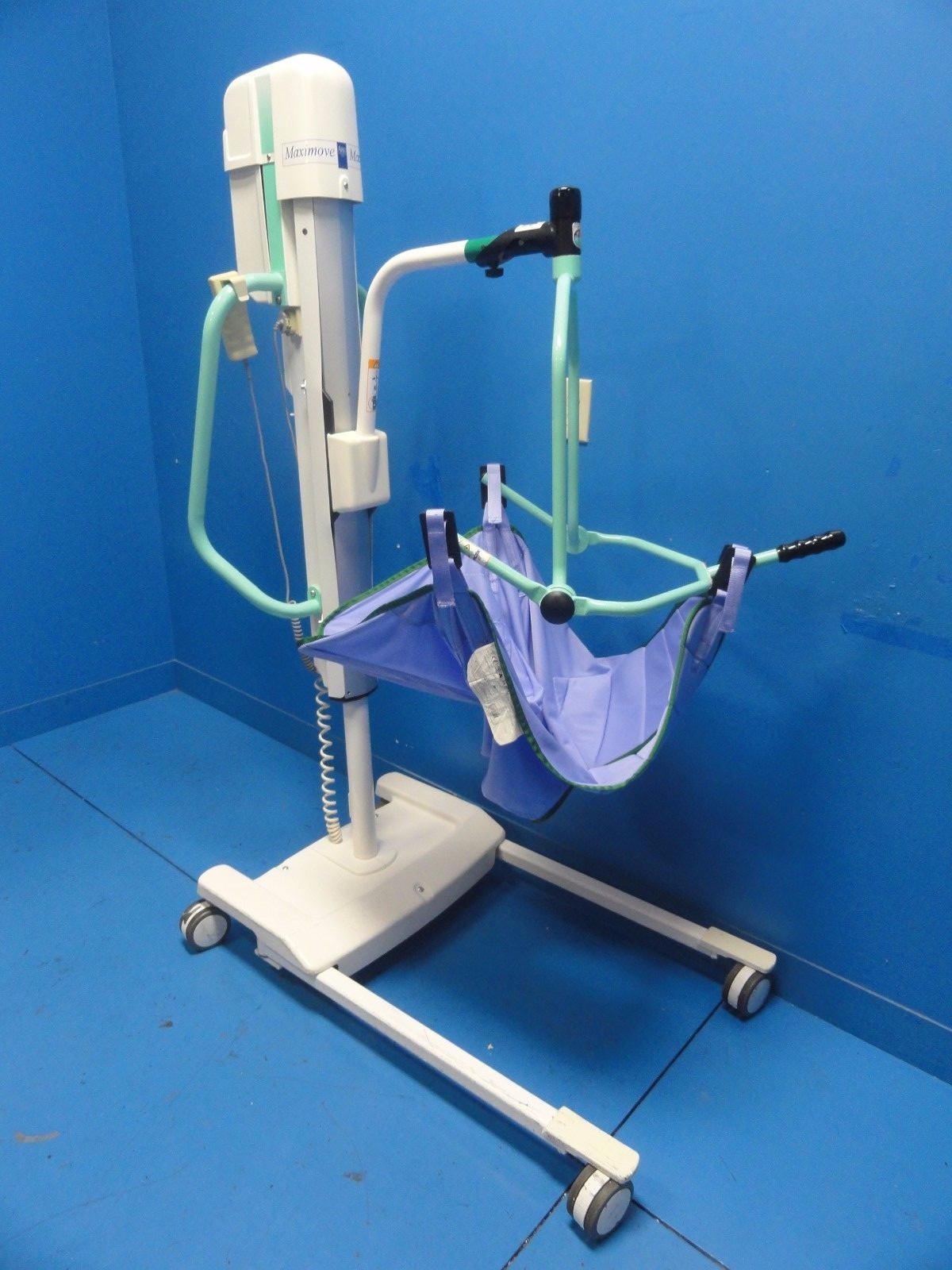 ARJO HUNTLEIGH MaxiMove Battery Powered Passive Sling Lift W/ Slings ...