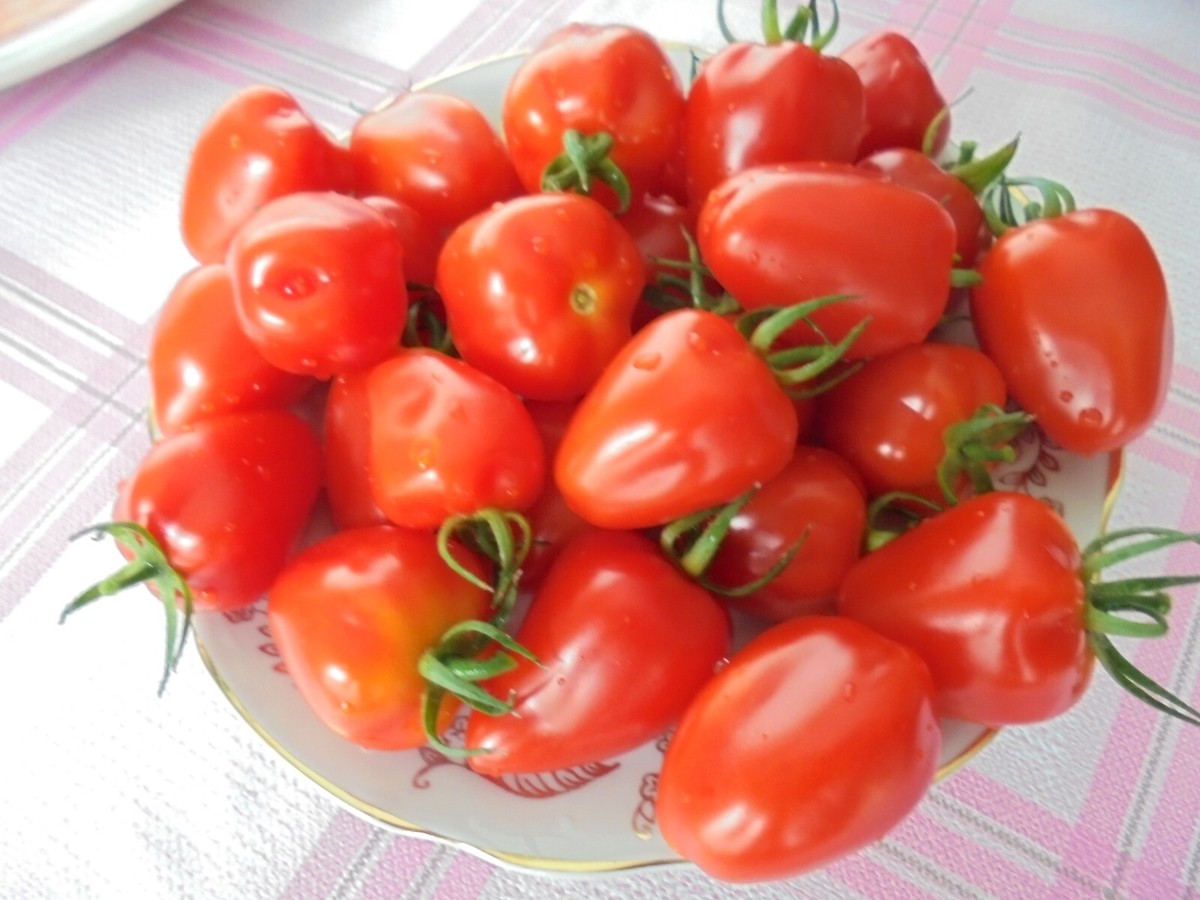 Strawberry Shaped Tomato German Red Strawberry Organic Tomato Seeds