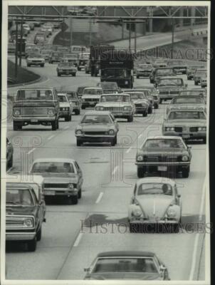 1973 Press Photo A View of the Traffic in Milwaukee of Stadium Freeway ...