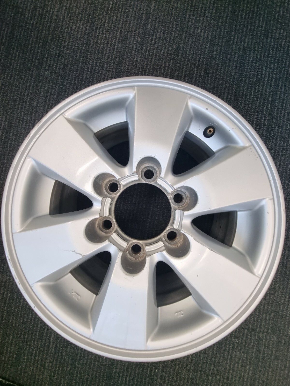 Toyota Hilux 2009-2010 SR5 Alloy wheel Genuine 15inch (15x7) - ONE ONLY ...