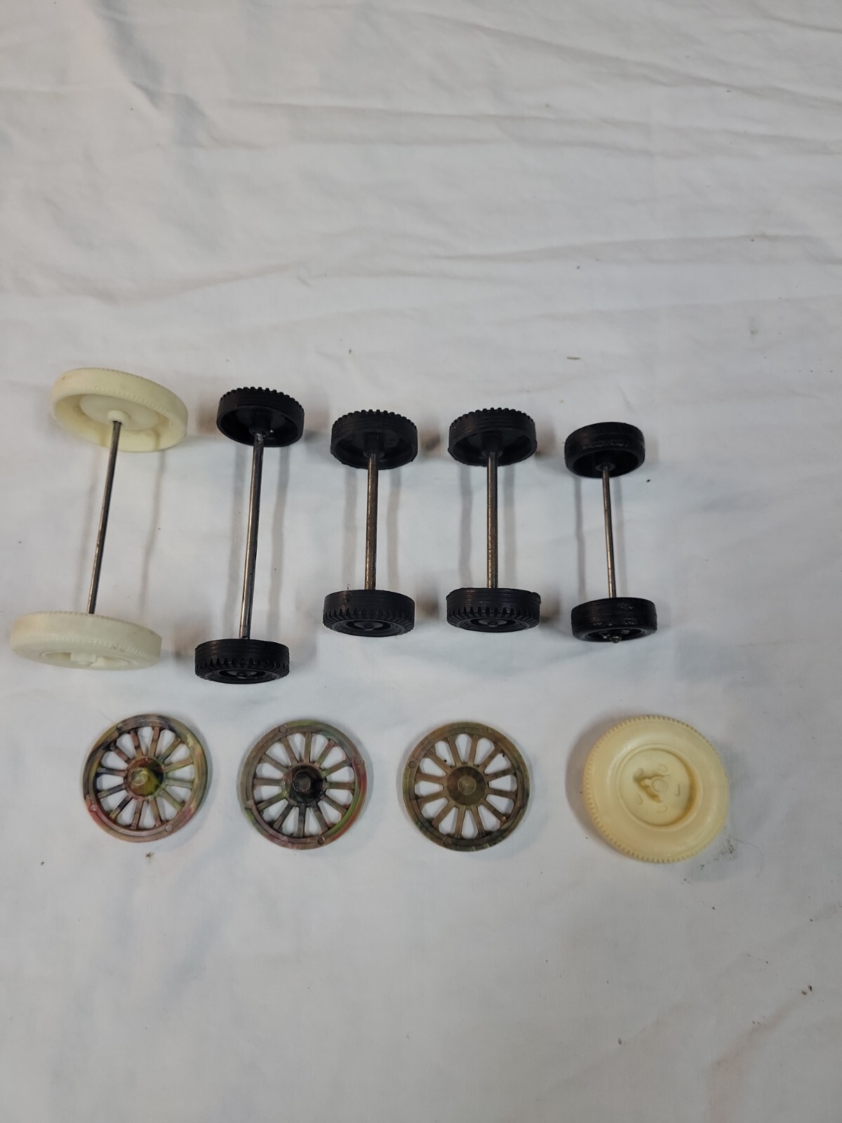 I•Vintage Assorted Plastic Wheels & Axels from Various Toy Cars, Trucks ...