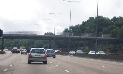 Photo 6x4 M25: anti-clockwise, footbridge west of junction 8 Mogador ...